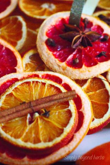 How to make dried Orange Clove Pomander balls for Christmas ...
