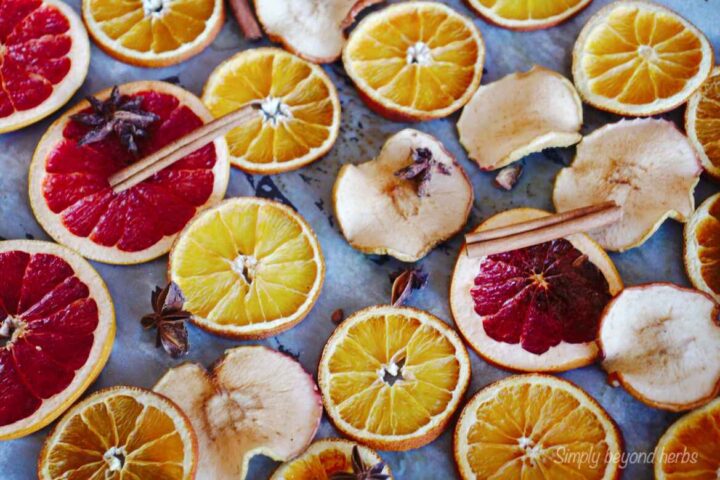 How to make dried Orange Clove Pomander balls for Christmas ...