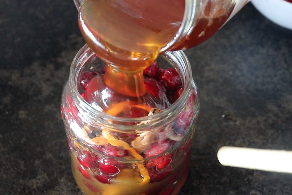 Fermented Honey: How to Ferment Raw Honey (Garlic, Fruit & More ...