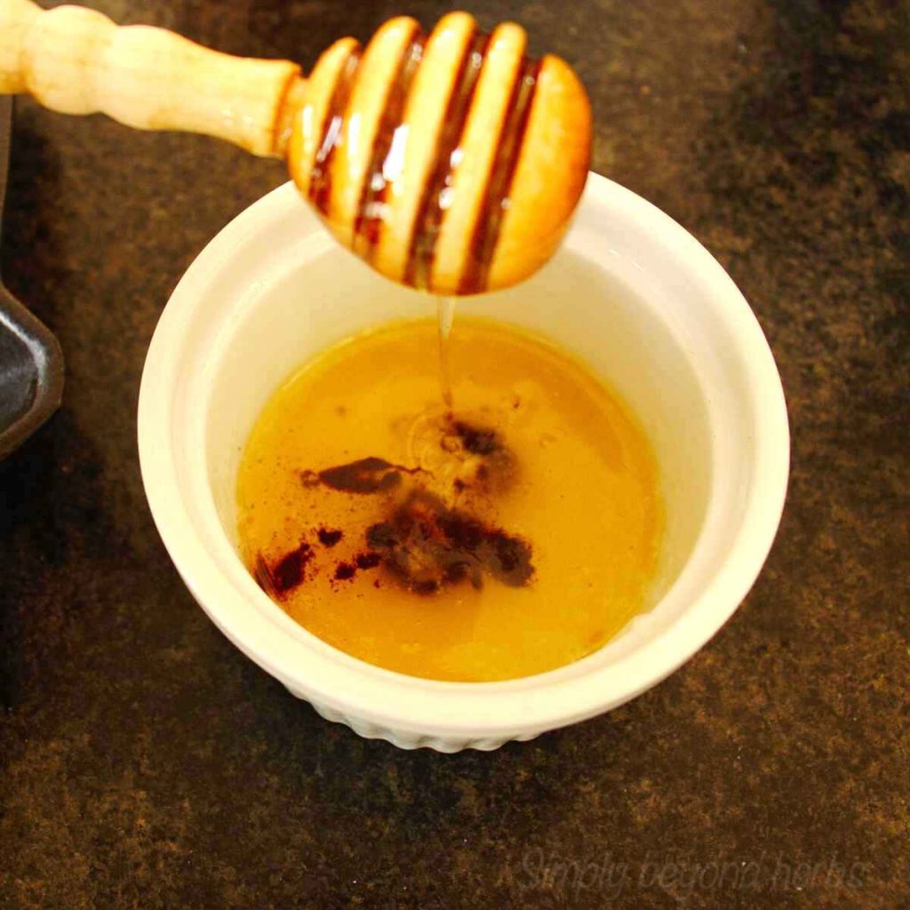 Easy Grilled apples with cinnamon and honey - SimplyBeyondHerbs