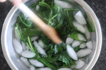 How to make Green Herb Oil using fresh herbs - SimplyBeyondHerbs