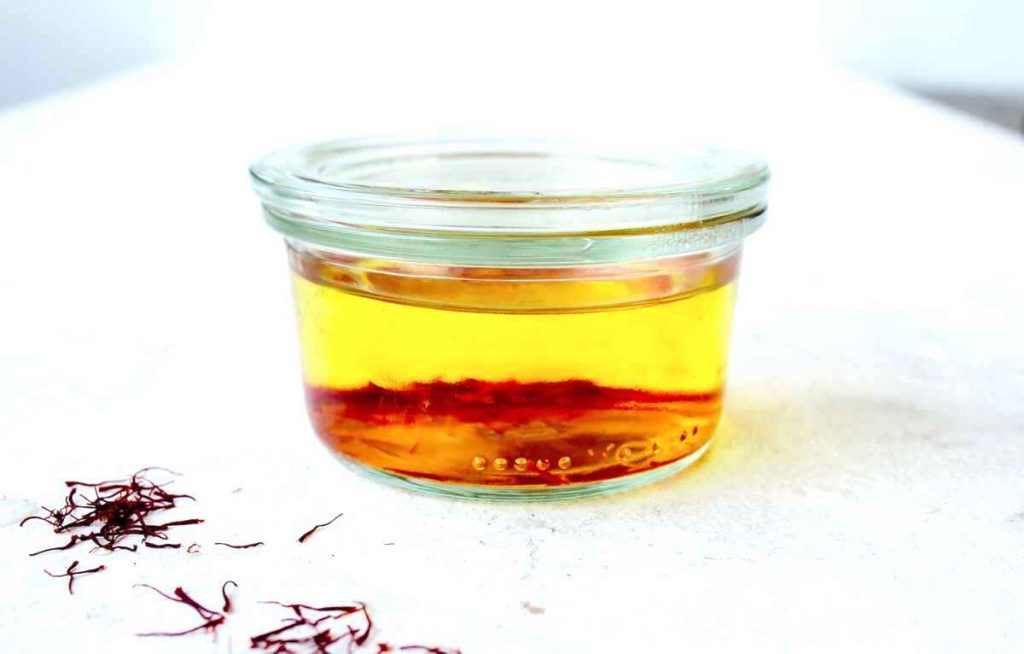 How to make Saffron water and its uses - SimplyBeyondHerbs
