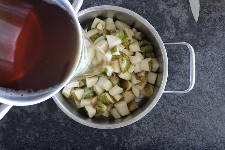 Pear wine recipe from ripe pears - SimplyBeyondHerbs