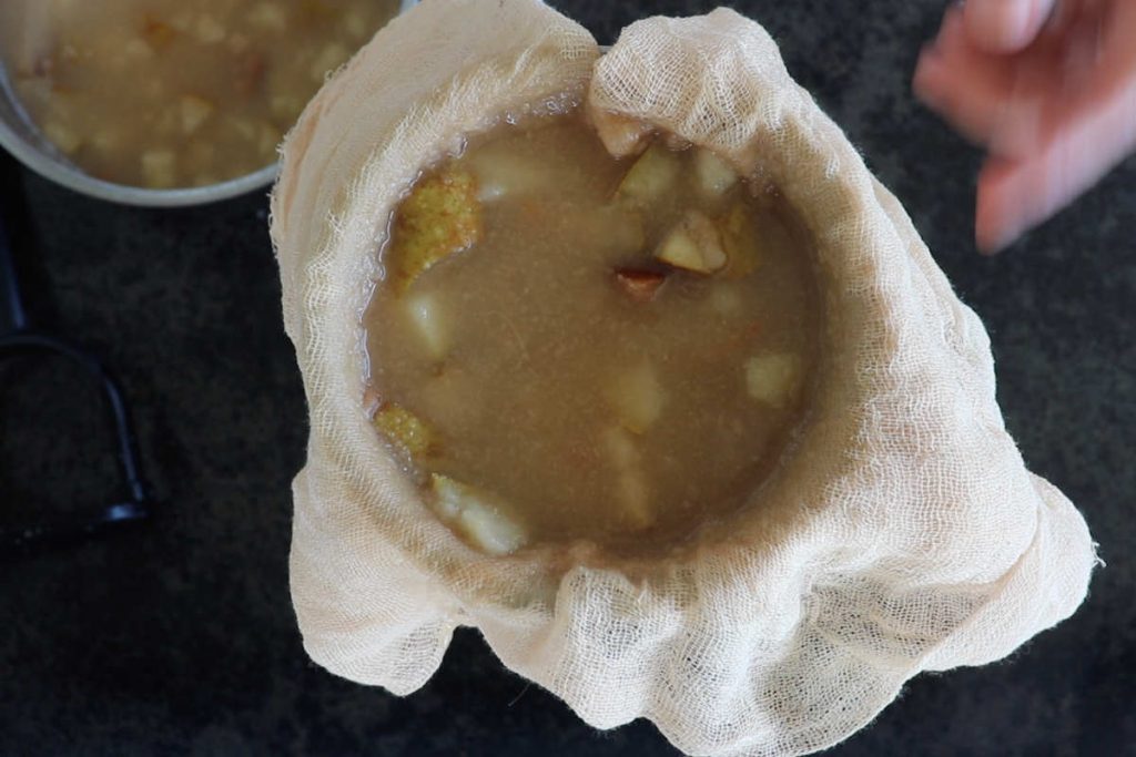 Pear wine recipe from ripe pears - SimplyBeyondHerbs