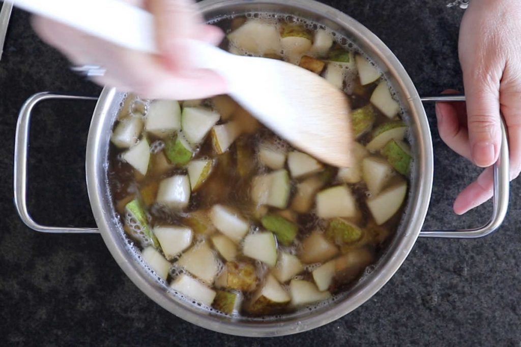 Pear wine recipe from ripe pears - SimplyBeyondHerbs