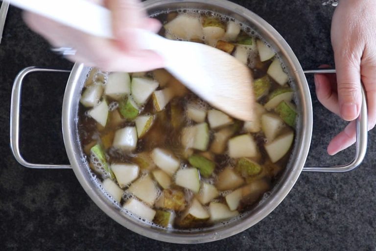 Pear wine recipe from ripe pears - SimplyBeyondHerbs