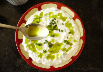 5 ingredients Sour Cream and Chive Dip Recipe - SimplyBeyondHerbs