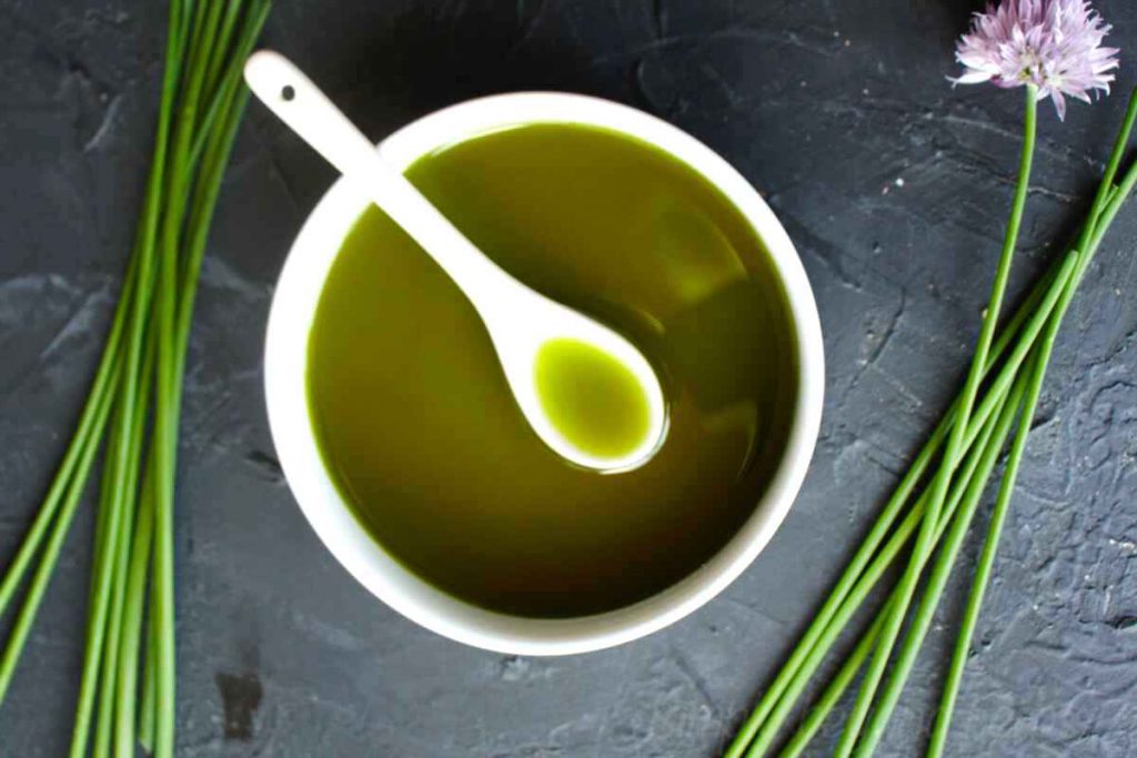 5 ingredients Sour Cream and Chive Dip Recipe - SimplyBeyondHerbs