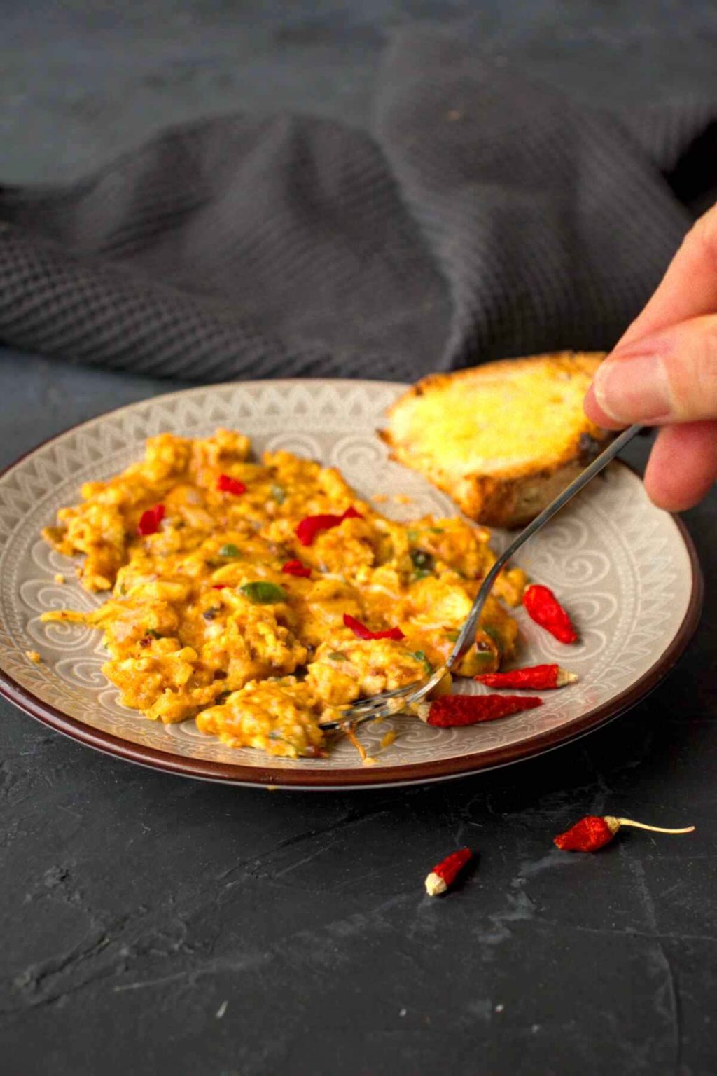 Spicy, quick and easy Chili Scrambled Eggs - SimplyBeyondHerbs