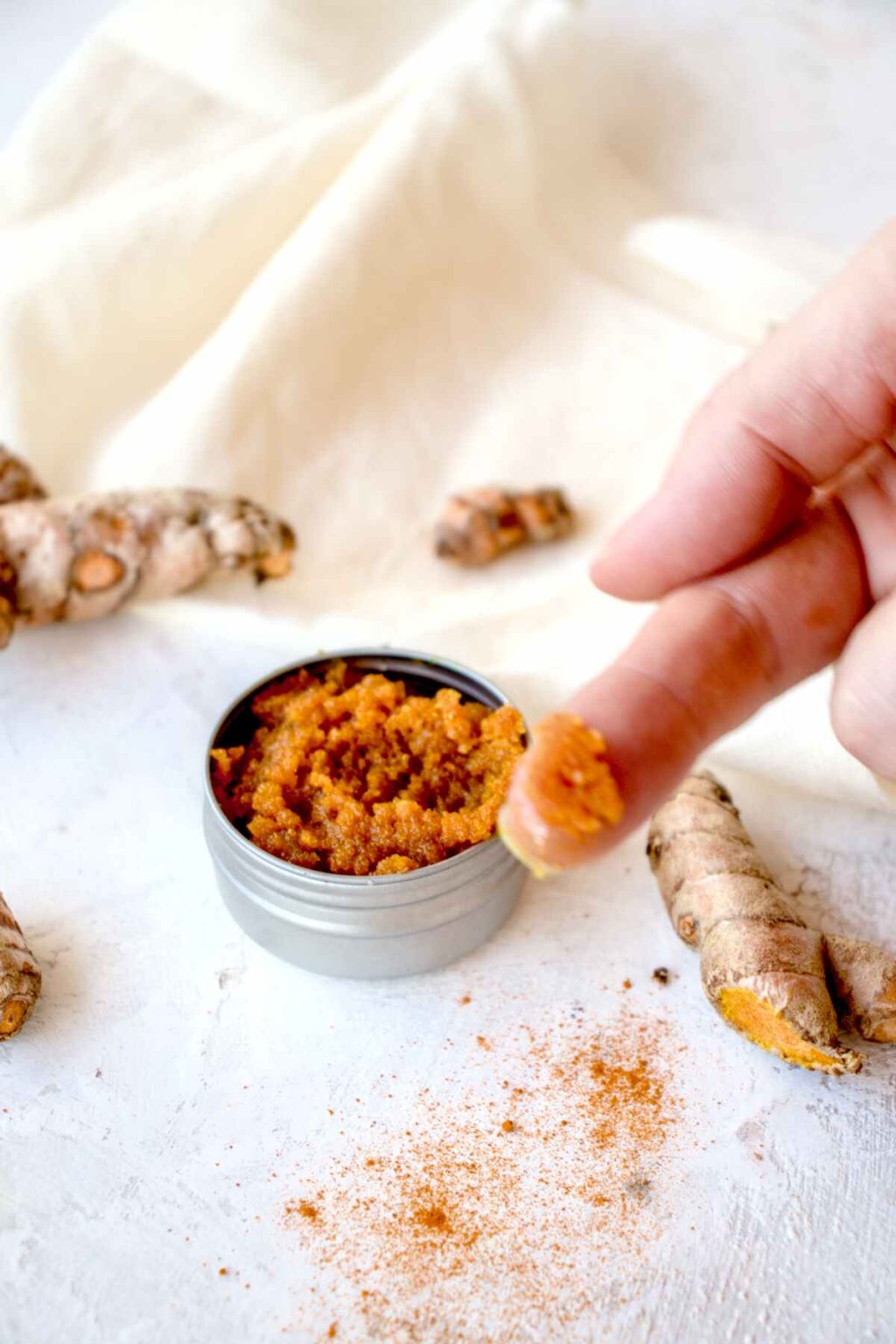 Exfoliating lip scrub homemade: DIY lip scrub recipe - SimplyBeyondHerbs