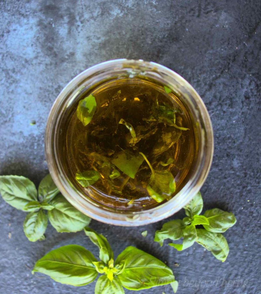 Basil Infused Olive Oil - 3 ways to make Basil oil at home ...